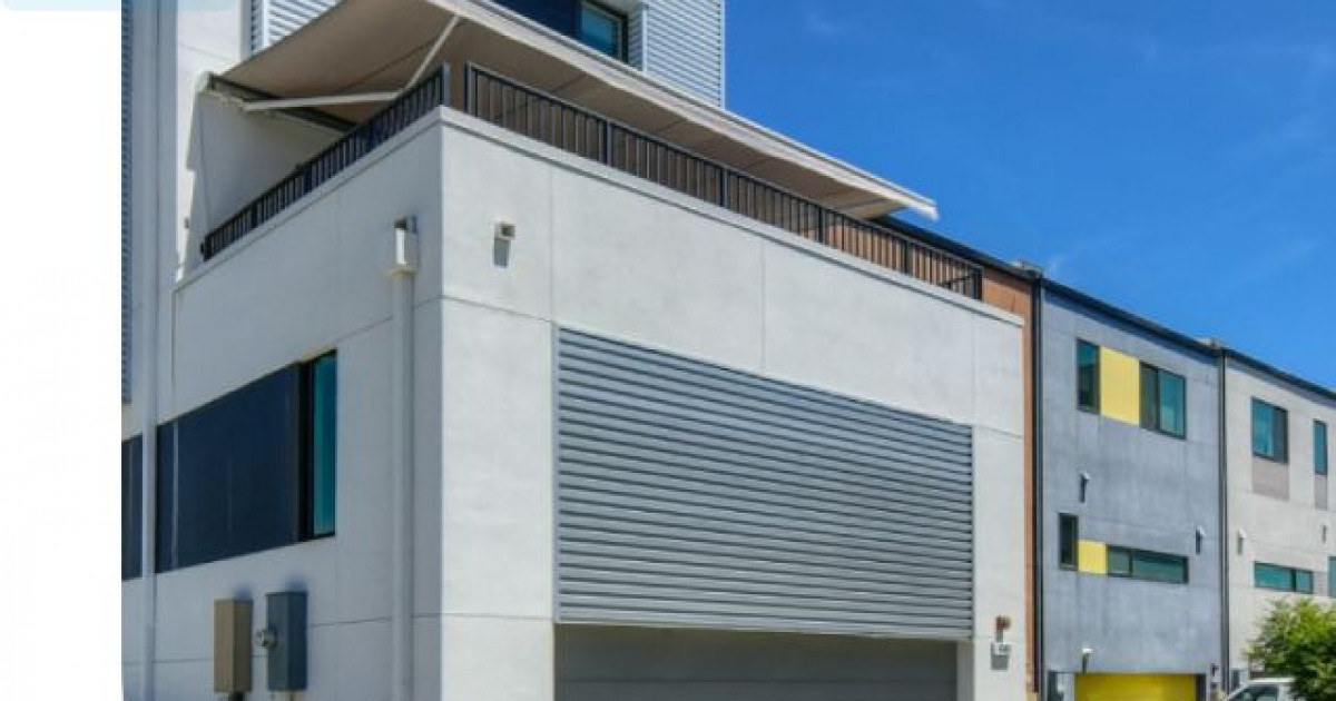 ESSENTIALS&NegativeMediumSpace; - $425.00&NegativeMediumSpace;