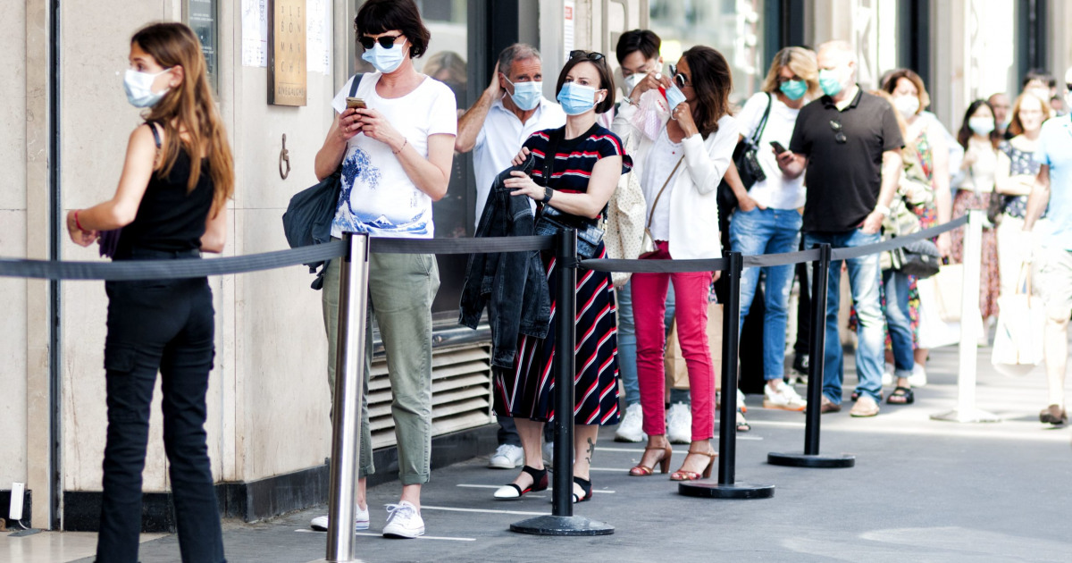 Effective Queue Management For The Retail Revival > Silverback Visual